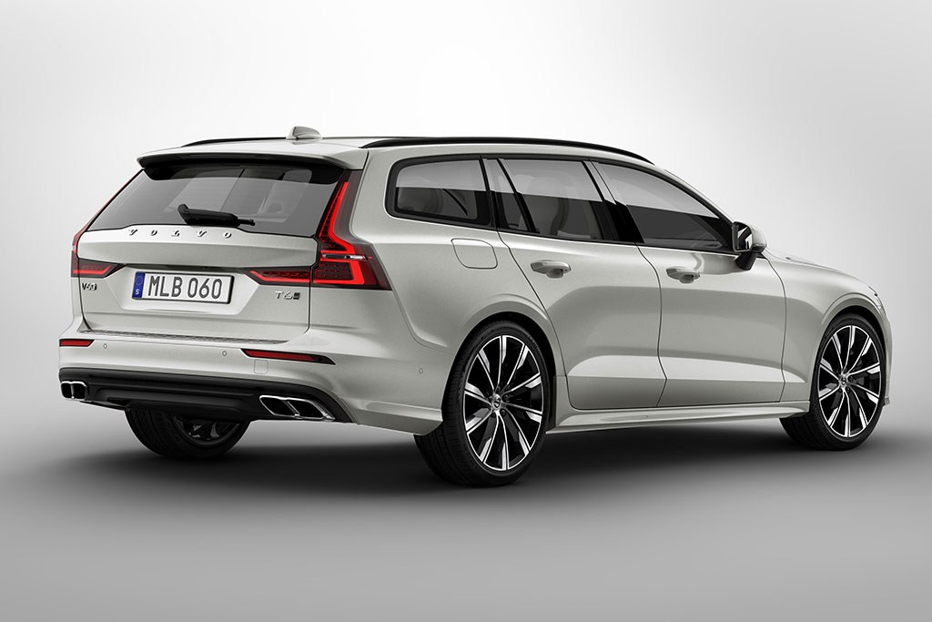 2021 Volvo V60 Review - Autotrader