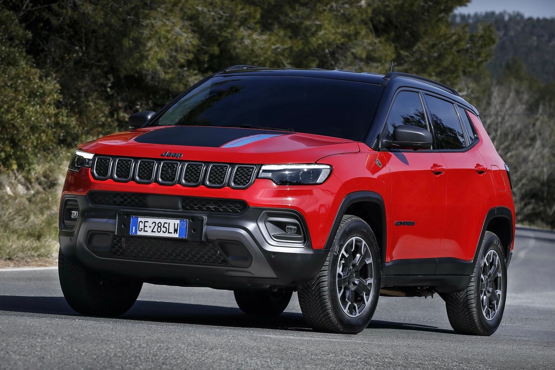 Revamped Jeep Compass Gains Much Nicer Interior, Bigger Screens ...