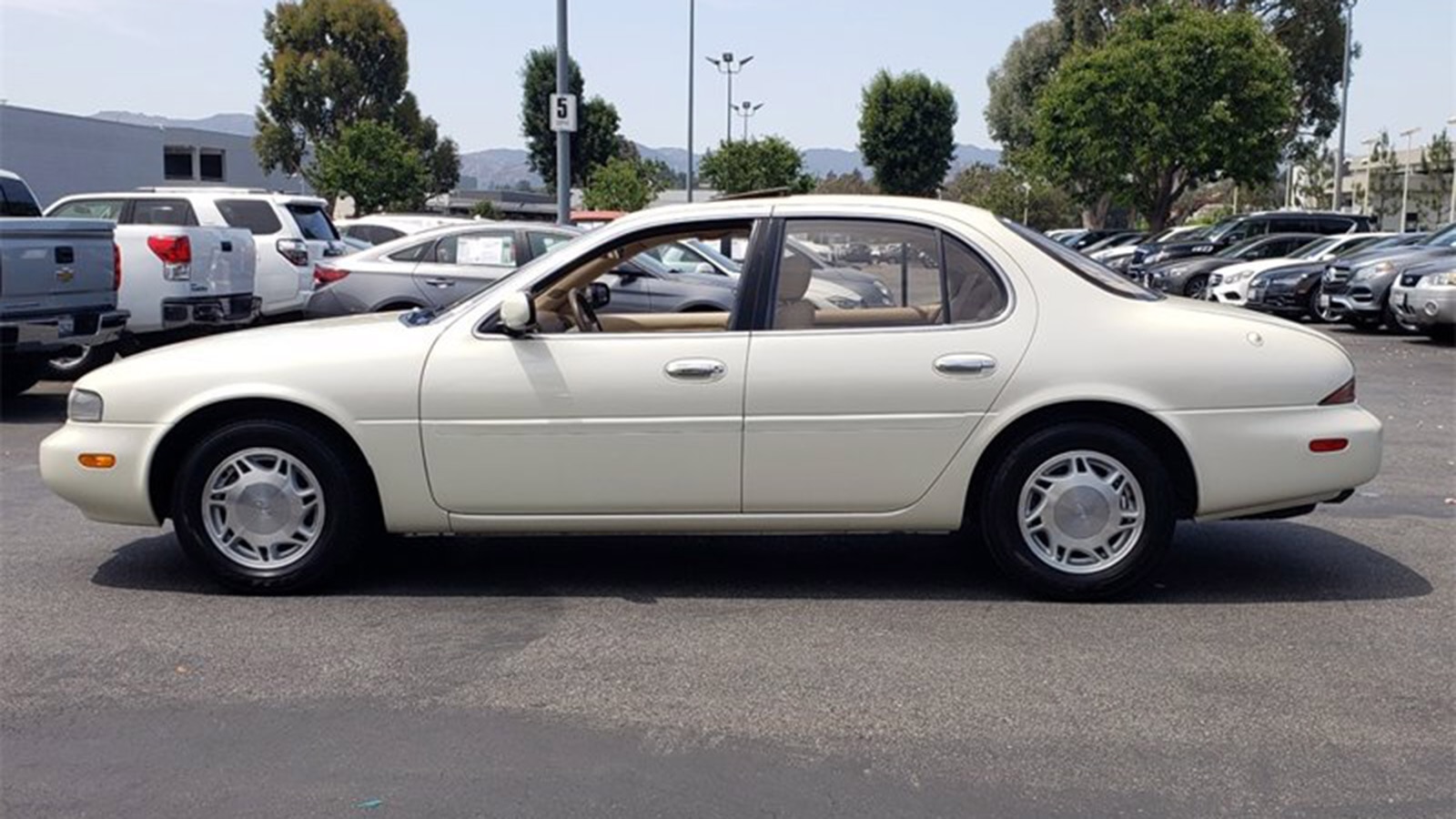 1997 Infiniti J30 Speakers