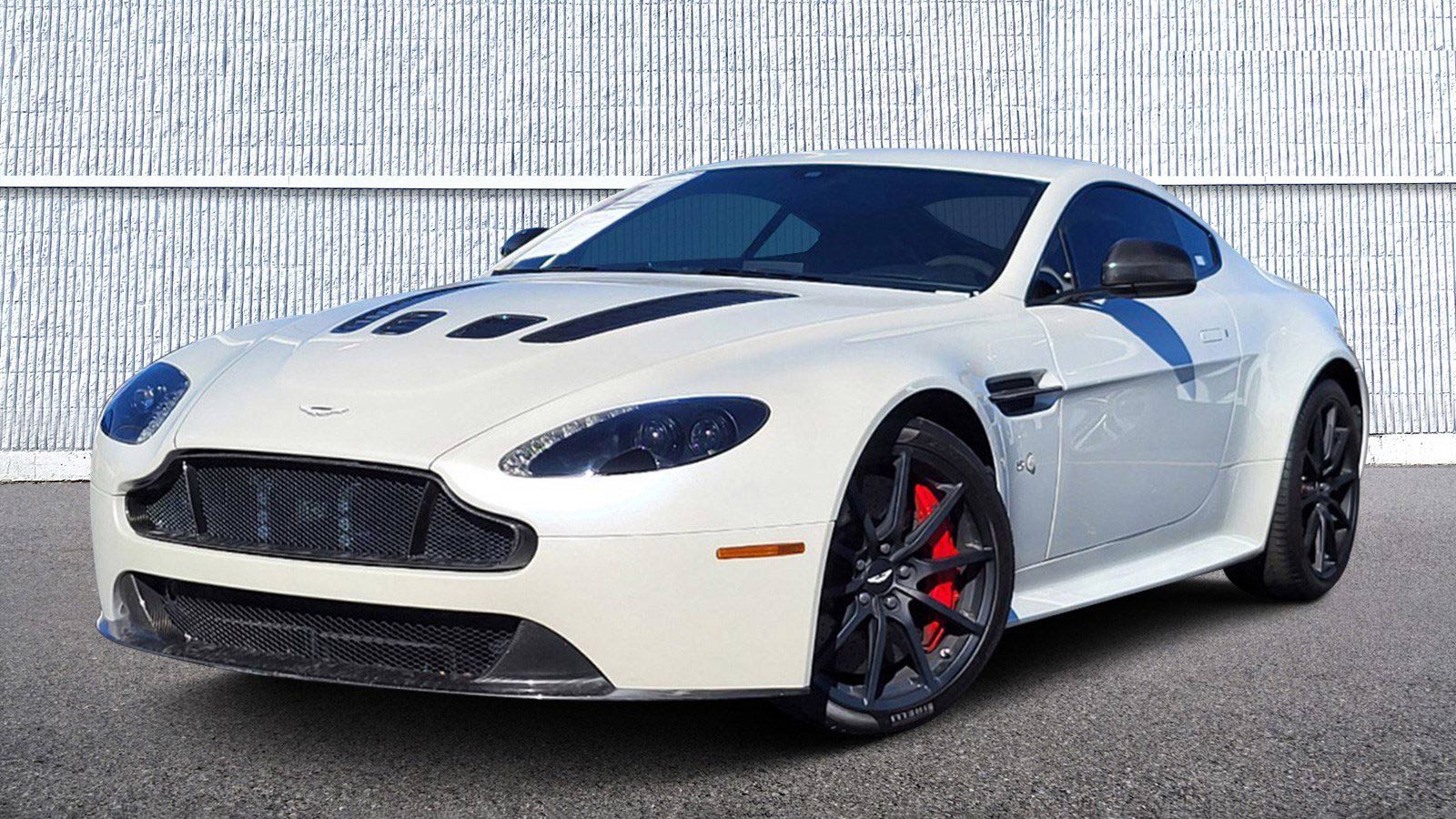 Aston Martin Db9 2022 Interior