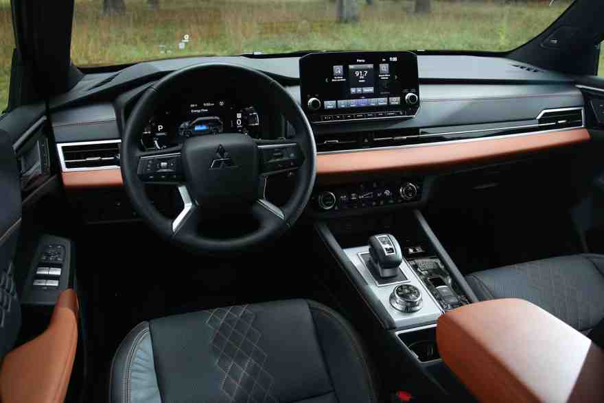 2023 Mitsubishi Outlander PHEV: Choosing the Right Trim - Autotrader