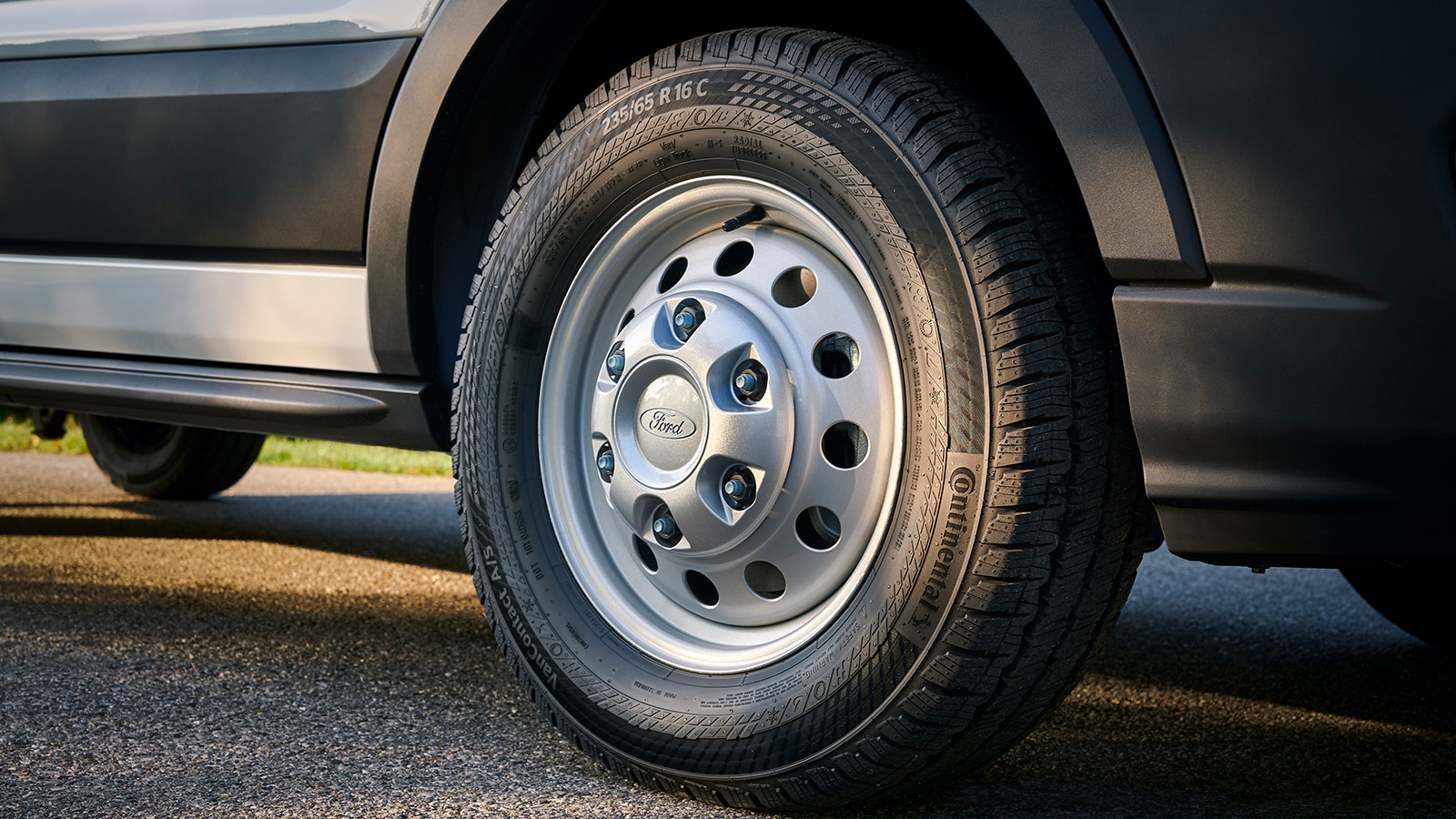 2023 Ford Transit: Choosing the Right Trim - Autotrader